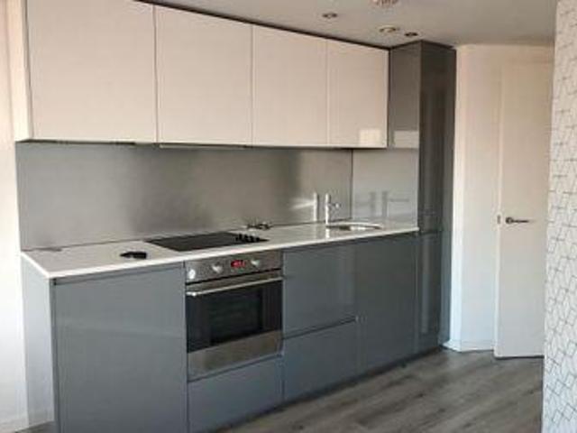 2 Bedrooms Flat for rent in Water Lane, Leeds LS11