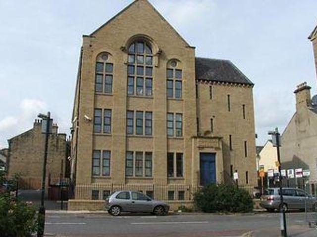 2 Bedrooms Flat for rent in Water Street, Huddersfield HD1