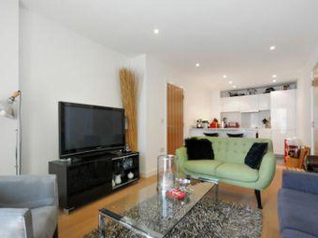 2 Bedrooms Flat for rent in Waterhouse Apartments, Saffron Central Square, Croydon CR0