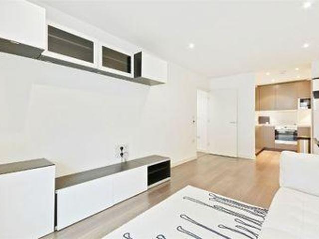 2 Bedrooms Flat for rent in Waterhouse Apartments, 3 Saffron Central Square, Croydon, Surrey CR0