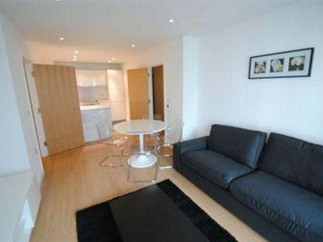 2 Bedrooms Flat for rent in Waterhouse Apartments, 3 Saffron Central Square, Croydon, Surrey CR0