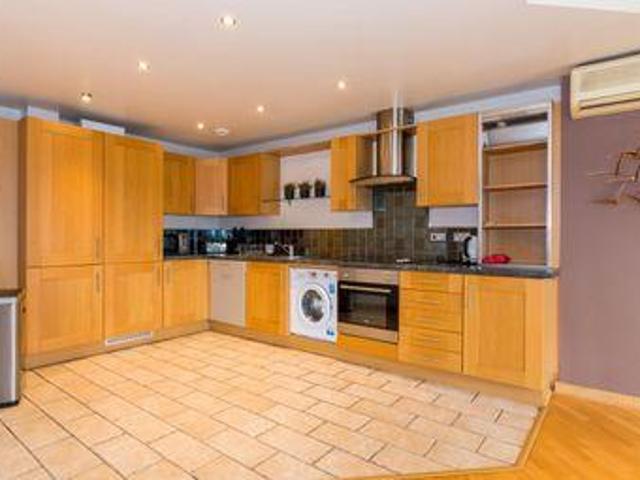 2 Bedrooms Flat for rent in Waterloo Street, Leeds LS10