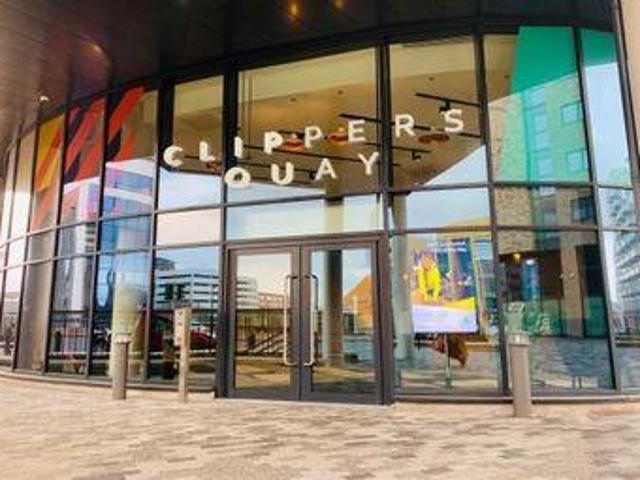 2 Bedrooms Flat for rent in Waterman Walk, Salford M50