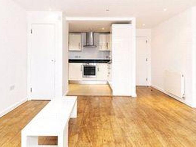 2 Bedrooms Flat for rent in Waterson Street, London E2