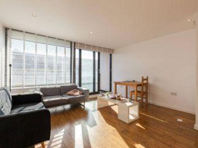 2 Bedrooms Flat for rent in Waterson Street, Shoreditch E2