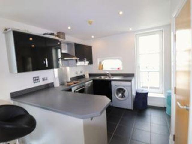 2 Bedrooms Flat for rent in Watkin Road, Leicester LE2