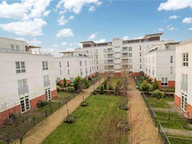 2 Bedrooms Flat for rent in Watkin Road, Leicester LE2