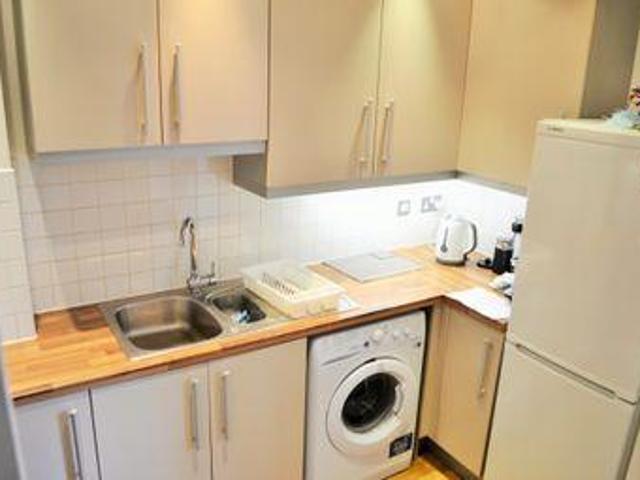 2 Bedrooms Flat for rent in Watney Street, London E1