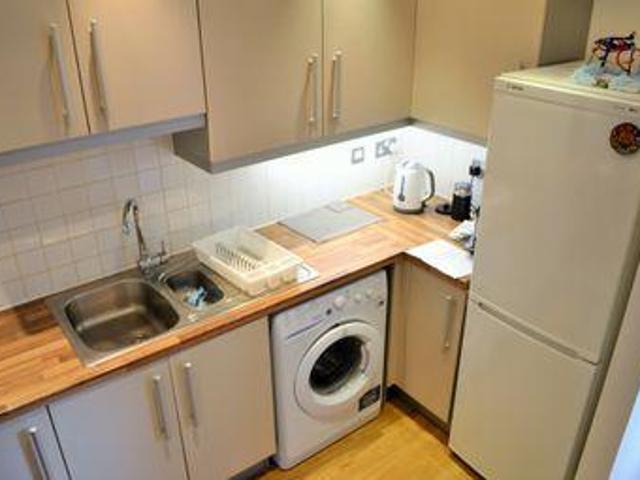 2 Bedrooms Flat for rent in Watney Street, London E1