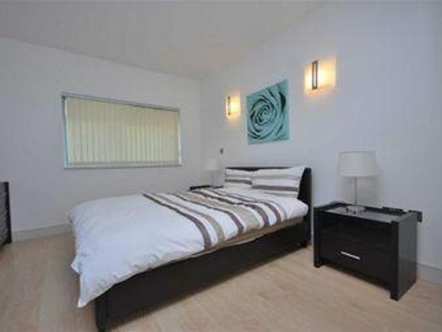 2 Bedrooms Flat for rent in Watson Street, Manchester M3