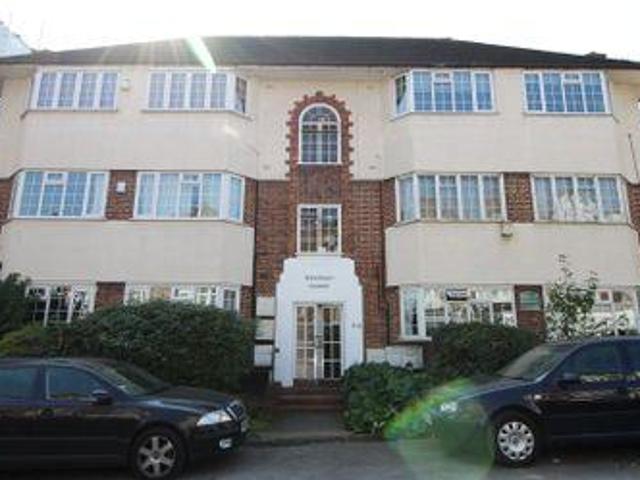 2 Bedrooms Flat for rent in Waverley Court, Windmill Hill, Enfield EN2