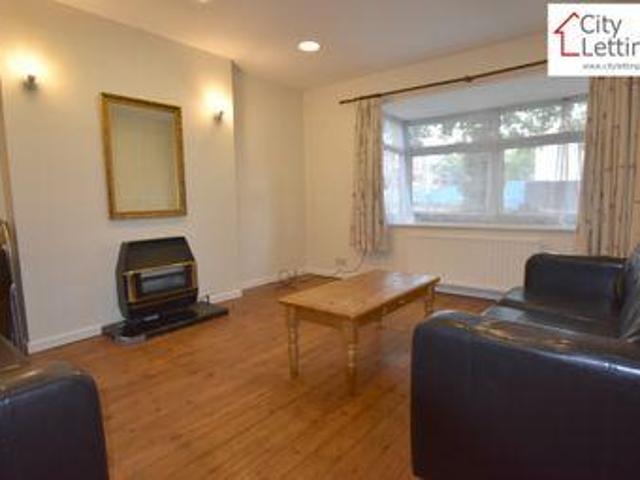 2 Bedrooms Flat for rent in Waverley Street, Nottingham NG7