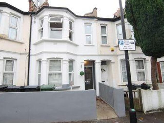 2 Bedrooms Flat for rent in Waverley Road, London E17