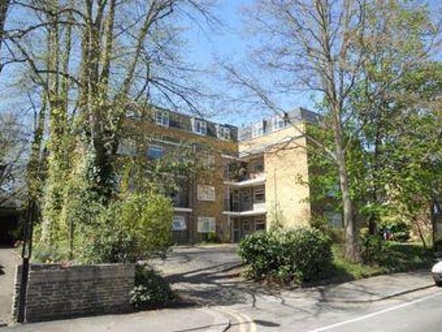 2 Bedrooms Flat for rent in Waverly Road, Enfield EN2