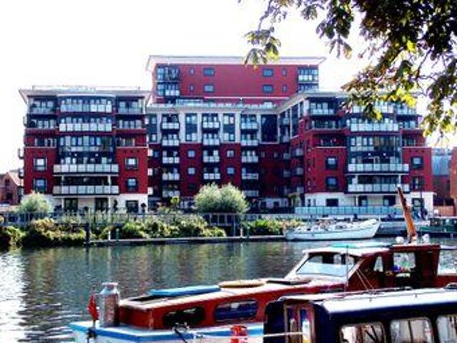2 Bedrooms Flat for rent in Wadbrook Street, Kingston Upon Thames KT1