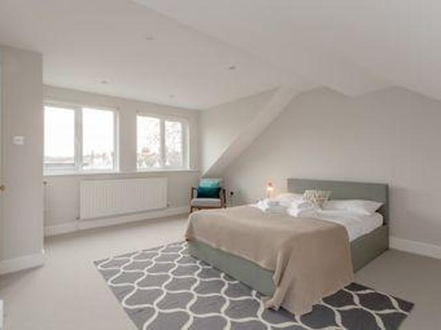 2 Bedrooms Flat for rent in Wakehurst Road, London SW11