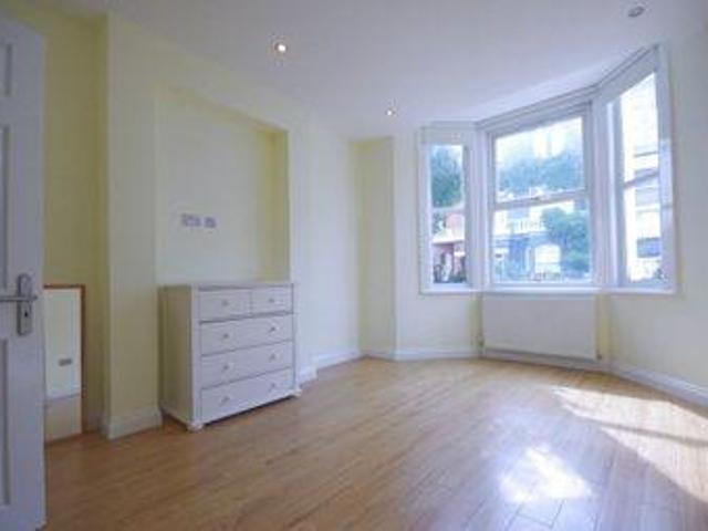 2 Bedrooms Flat for rent in Waldemar Avenue, London SW6