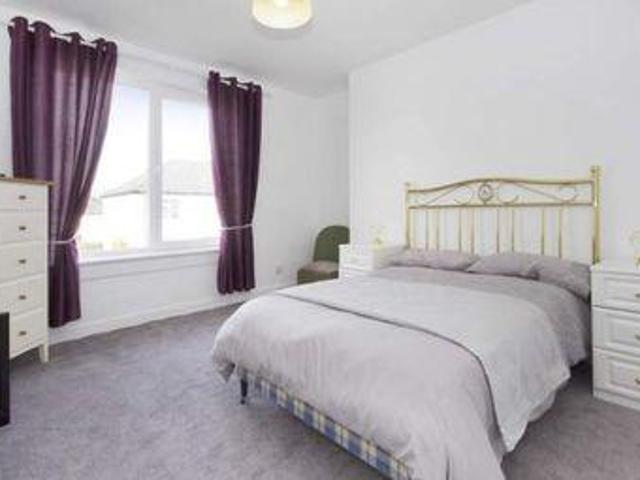 2 Bedrooms Flat for rent in Waldemar Road, Glasgow G13