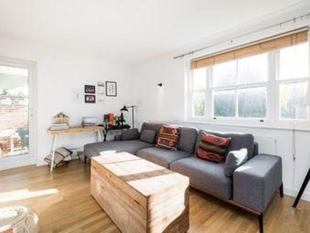 2 Bedrooms Flat for rent in Walham Grove, Fulham SW6