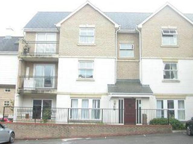 2 Bedrooms Flat for rent in Wallace Road, Colchester CO4