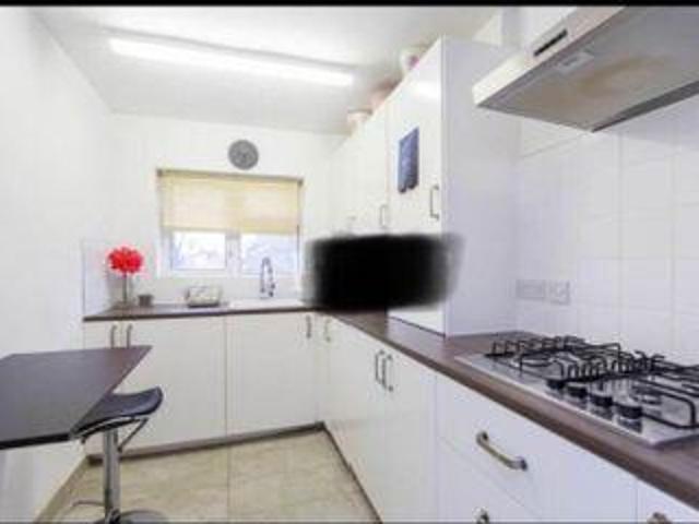 2 Bedrooms Flat for rent in Wallers Close, Woodford IG8