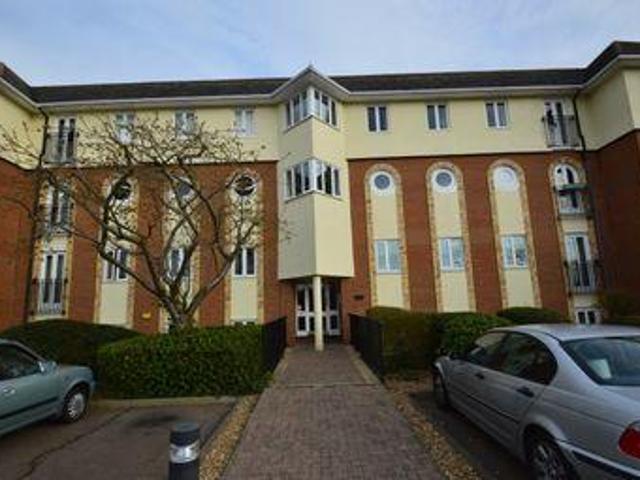 2 Bedrooms Flat for rent in Walsingham Close, Hatfield AL10