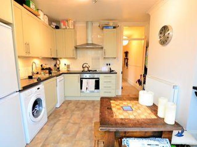 2 Bedrooms Flat for rent in Walsingham Road, Hove BN3