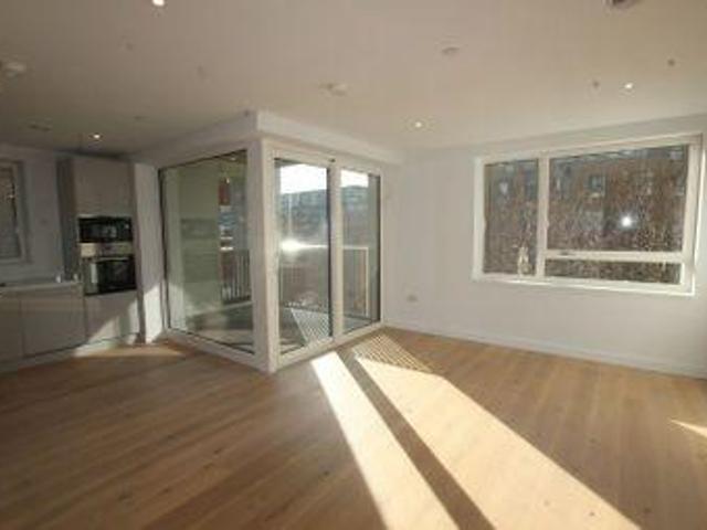 2 Bedrooms Flat for rent in Walworth Road, London SE17