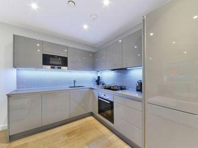 2 Bedrooms Flat for rent in Walton Heights, Elephant Park, London SE17