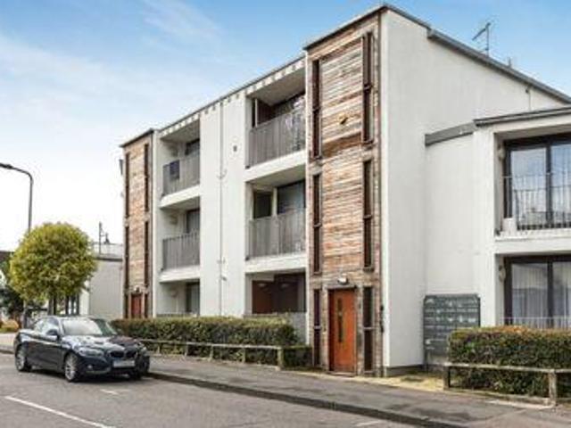 2 Bedrooms Flat for rent in Waltham Road, Woodford Green IG8