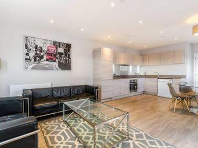 2 Bedrooms Flat for rent in Wandle Road CR0, Croydon