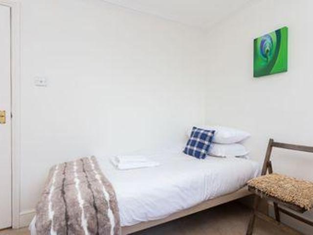 2 Bedrooms Flat for rent in Wandsworth Bridge Road, London SW6