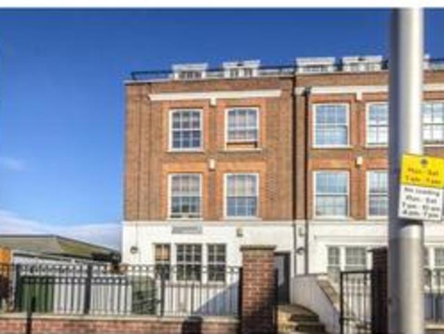 2 Bedrooms Flat for rent in Wandsworth Road, South Lambeth, London SW8