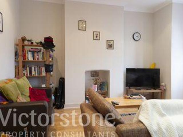 2 Bedrooms Flat for rent in Wandworth Road, London SW8