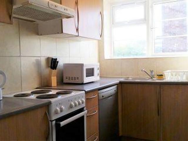 2 Bedrooms Flat for rent in Wanstead Park Road, Ilford IG1