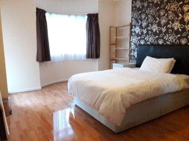 2 Bedrooms Flat for rent in Wanstead Park Road, Ilford IG1