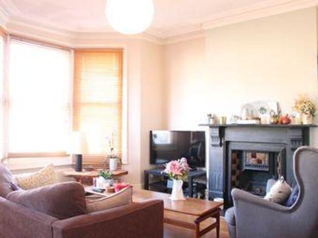 2 Bedrooms Flat for rent in Warham Road, Harrin N4