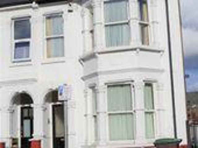 2 Bedrooms Flat for rent in Warham Road, Harrin N4