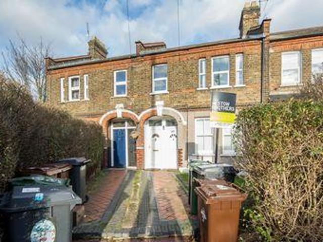 2 Bedrooms Flat for rent in Warner Road, London E17