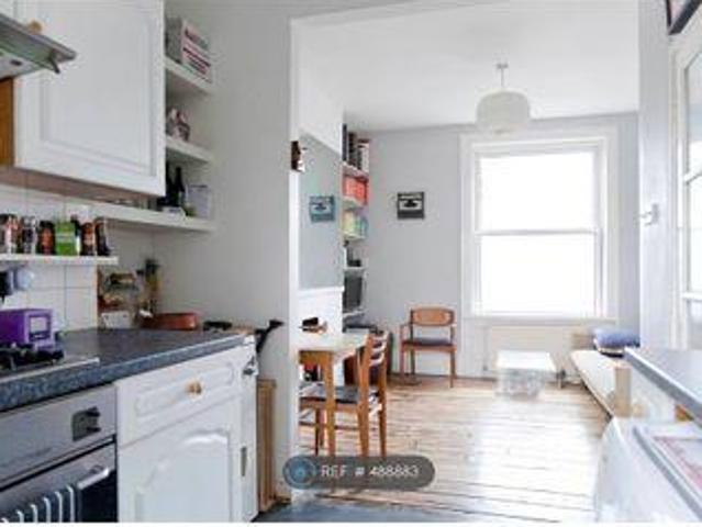 2 Bedrooms Flat for rent in Warner Road, London SE5
