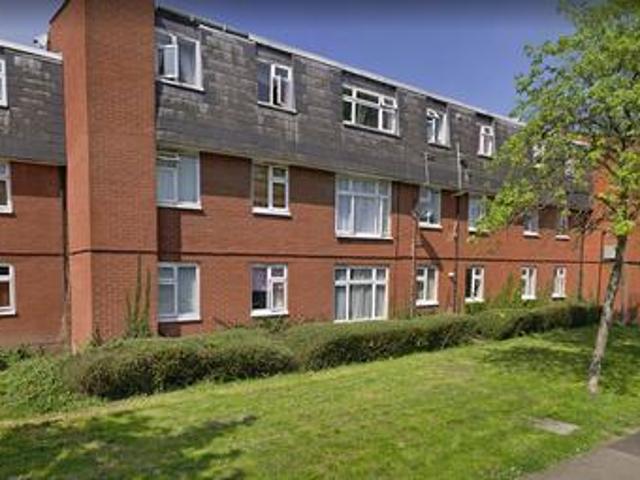 2 Bedrooms Flat for rent in Warren Road, London E4