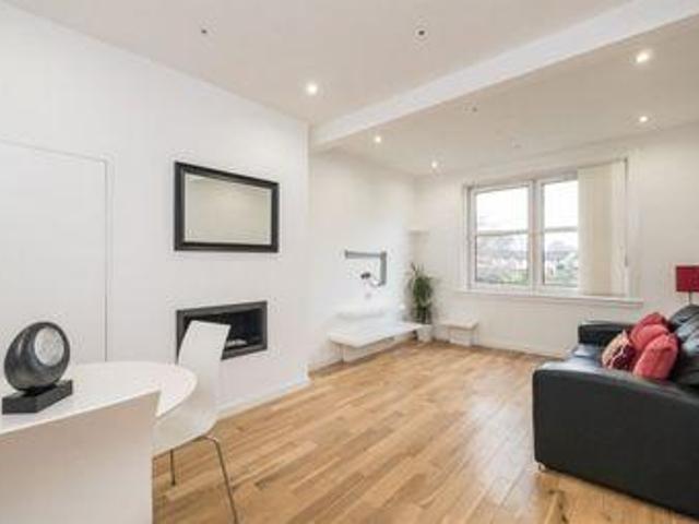 2 Bedrooms Flat for rent in Warriston Road, Warriston EH7