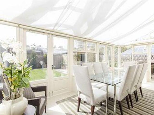 2 Bedrooms Flat for rent in Warwick Avenue, Little Venice, London W9