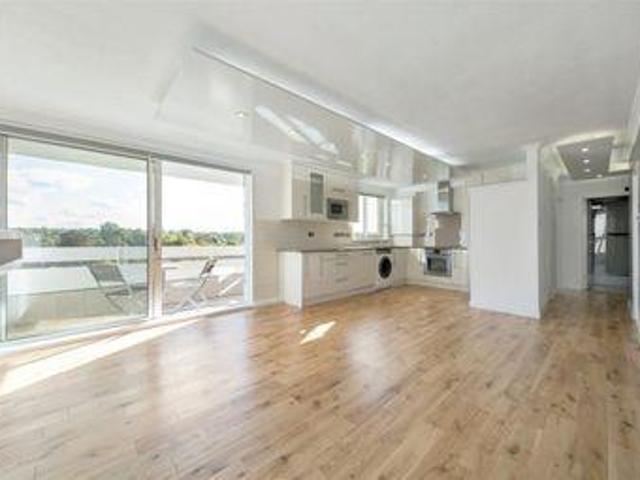 2 Bedrooms Flat for rent in Warwick Drive, London SW15