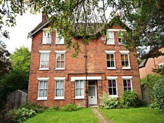 2 Bedrooms Flat for rent in Warwick Road, Bishops Stortford, Herts CM23