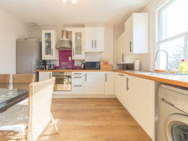 2 Bedrooms Flat for rent in Warwick Road, London SW5