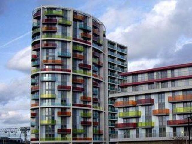 2 Bedrooms Flat for rent in Warton Road, London E15