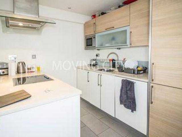 2 Bedrooms Flat for rent in Warton Road, Stratford E15