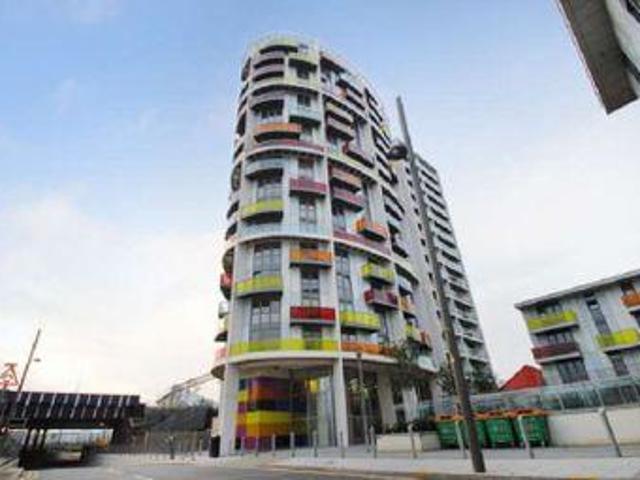 2 Bedrooms Flat for rent in Warton Road, Stratford, London. E15
