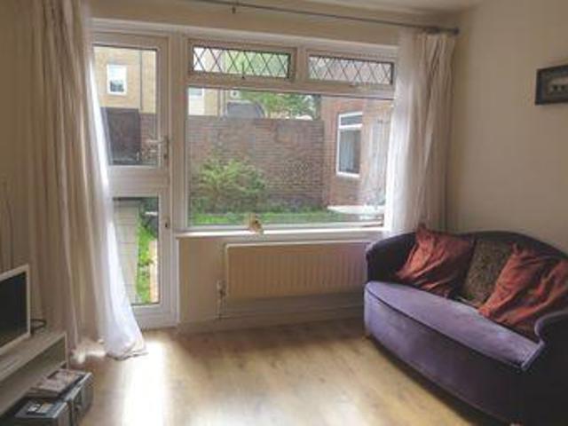 2 Bedrooms Flat for rent in Wastdale Road, Forest Hill SE23